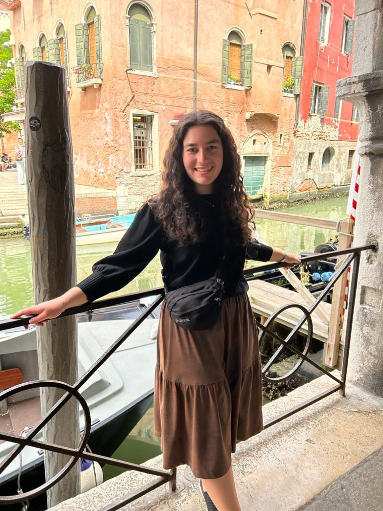 Leora Tiger - Shevet Glaubach Fellowship